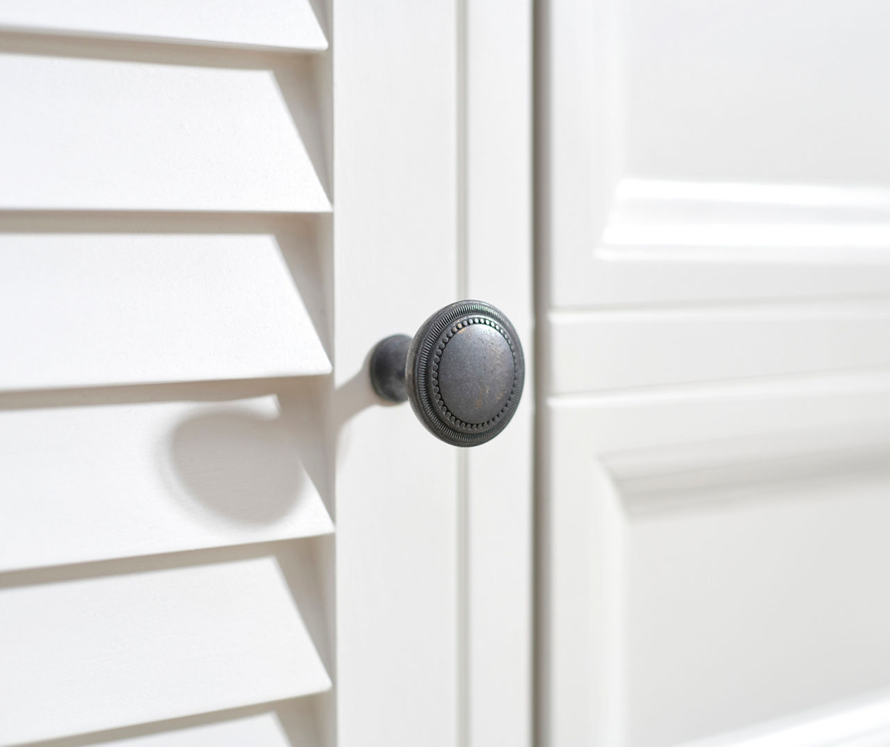 Broyhill Charleston Shutter Door Lift-Top Coffee Table | Big Lots