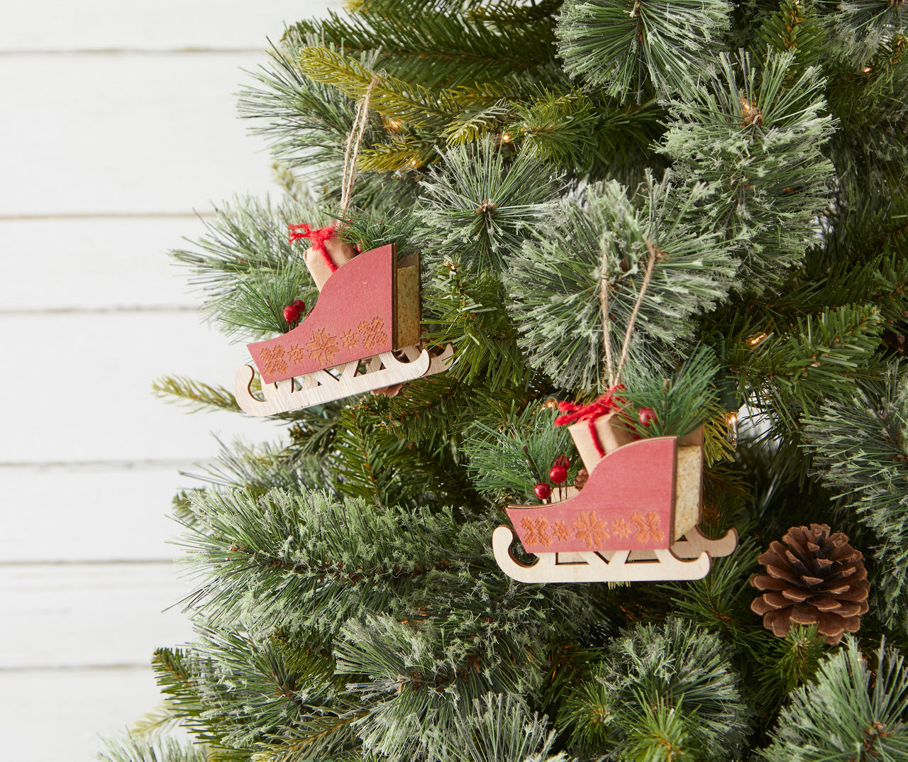 Winter Wonder Lane Red & Tan Christmas Sleigh 3-Piece Ornament Set ...