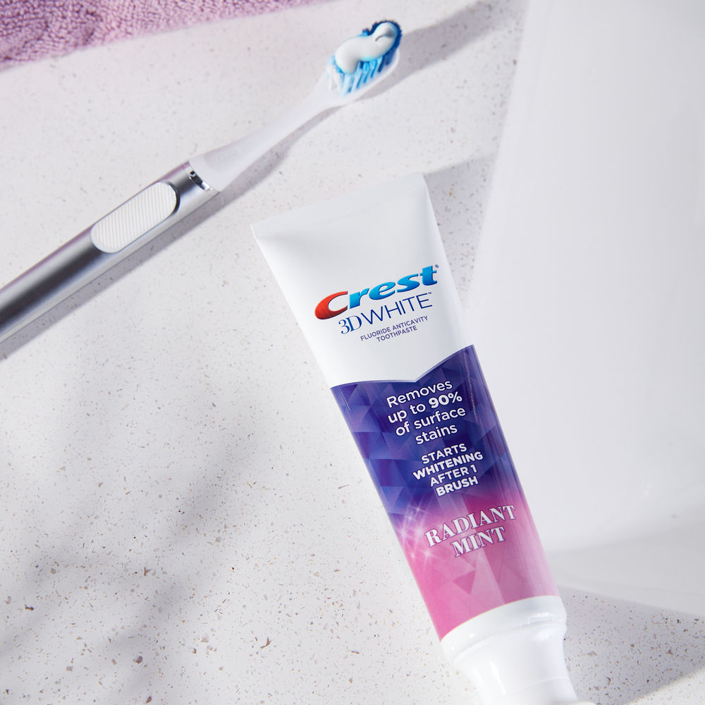 Crest Crest 3D White Advanced Radiant Mint, Teeth Whitening Toothpaste ...