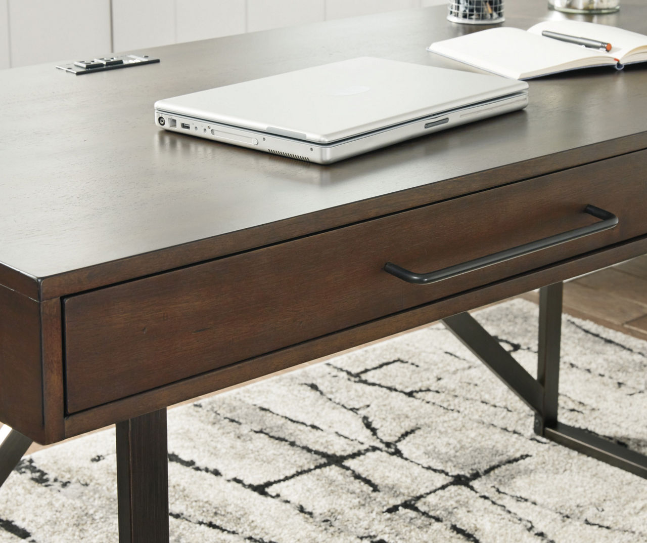 Signature Design By Ashley Starmore Home Office Desk with USB Charging ...